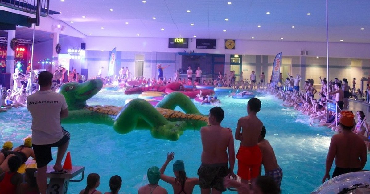 Hallenbad Gronau: Endlich wieder ,,School's-Out-Pool-Party'' | Stadt Gronau