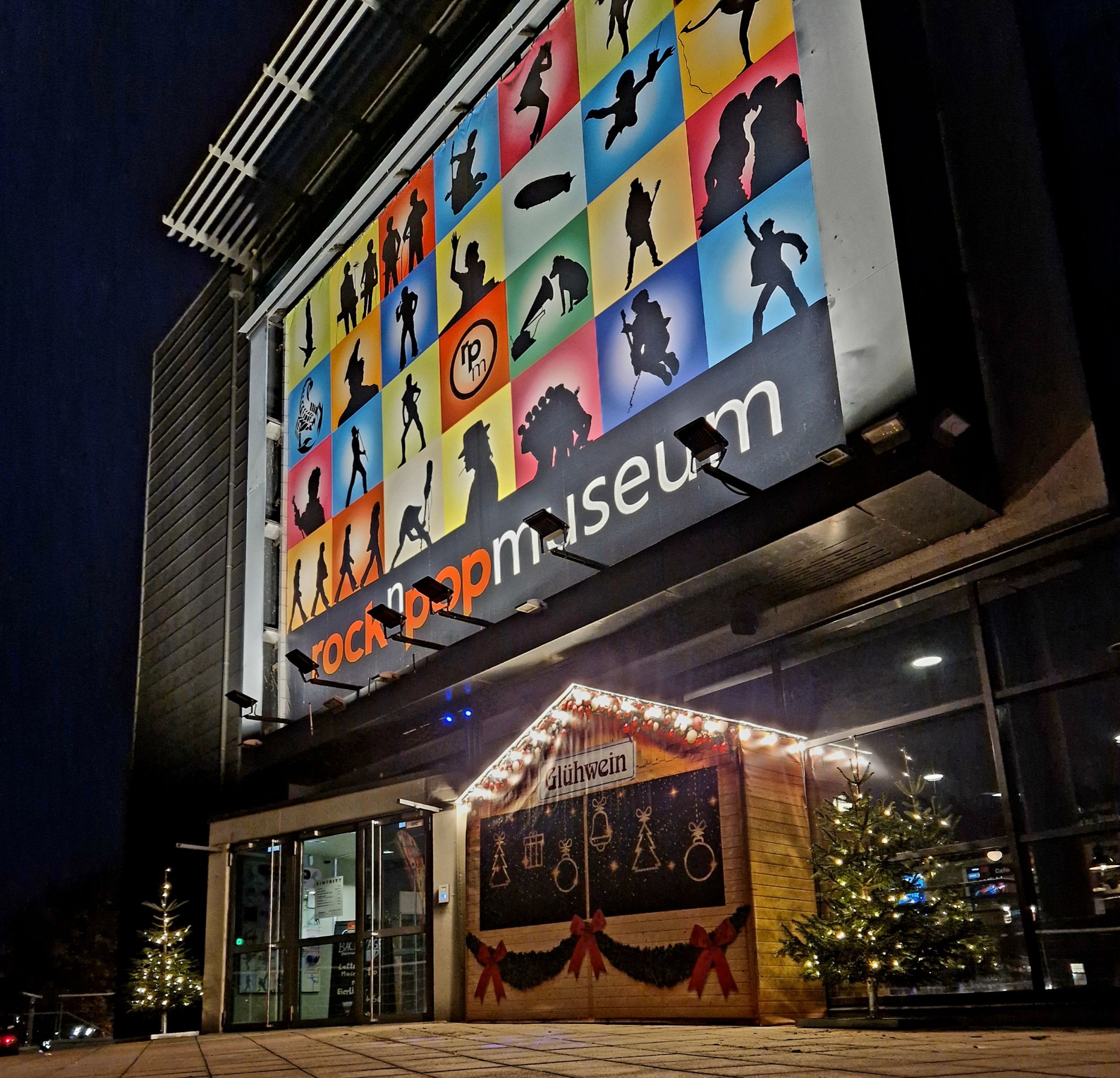Weihnachtliche Stimmung am und im rock'n'popmuseum | Stadt Gronau